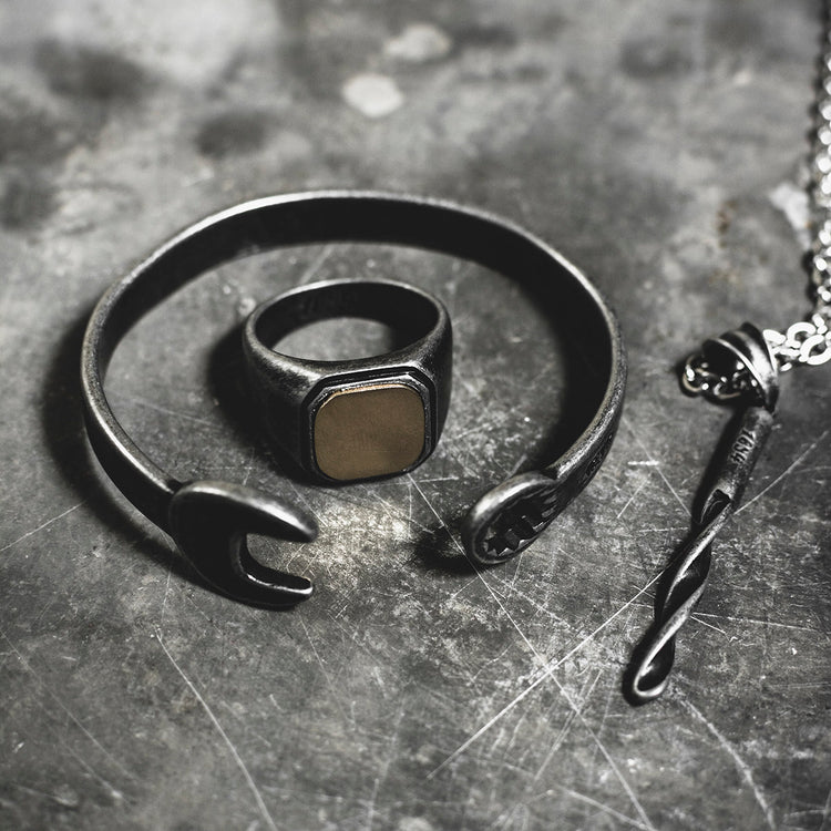 The Old Gold Ring – Rust 1894